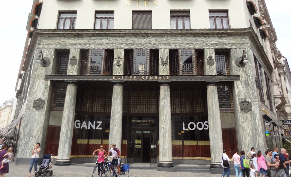 Loos at Michaelerplatz – metrhispanic